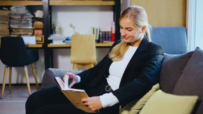 How to Stay Focused While Reading: 11 Powerful Tips